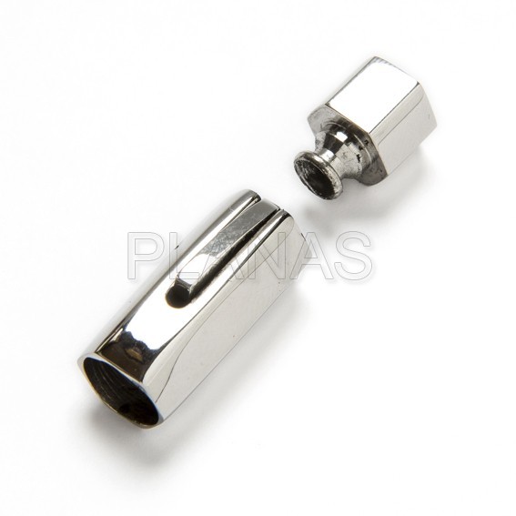 Cierre en Acero Inoxidable.